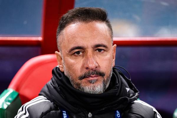 Vítor Pereira chama Fábio Santos de covarde e cutuca António Oliveira