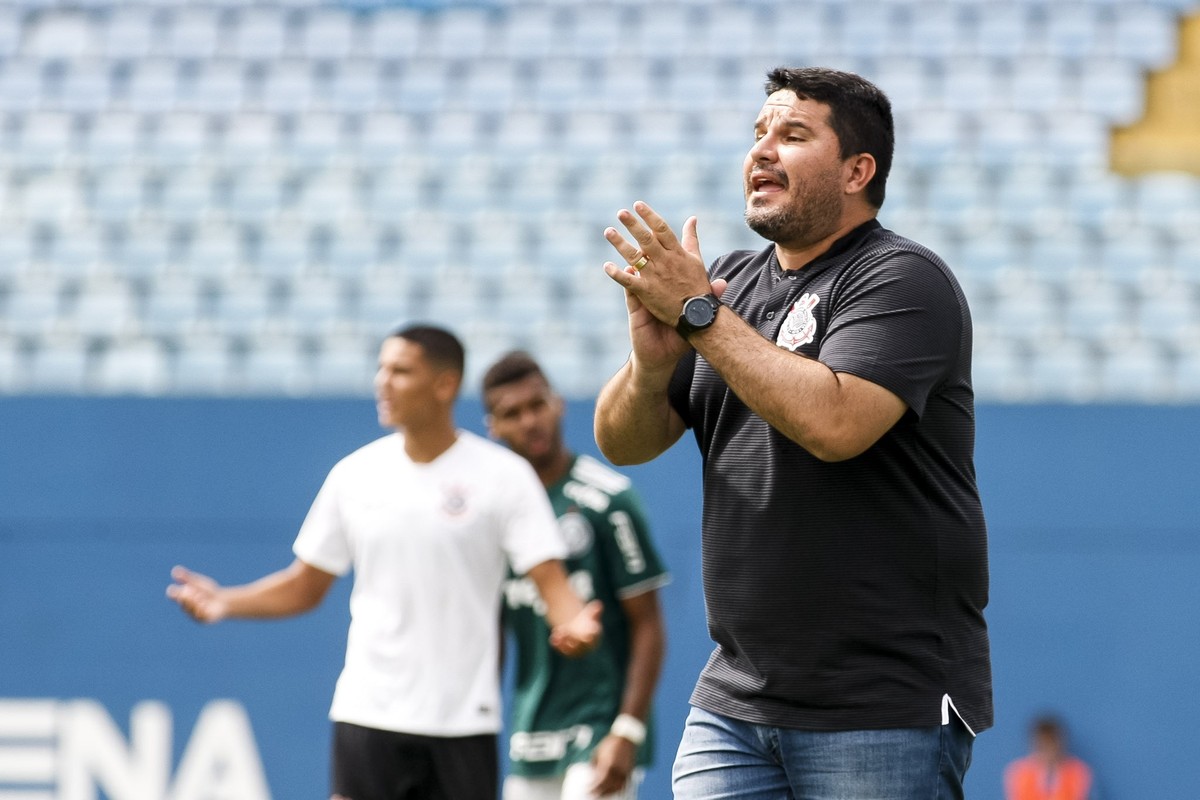 Eduardo Barroca deixa o time sub do Corinthians e é o novo técnico do Botafogo botafogo ge