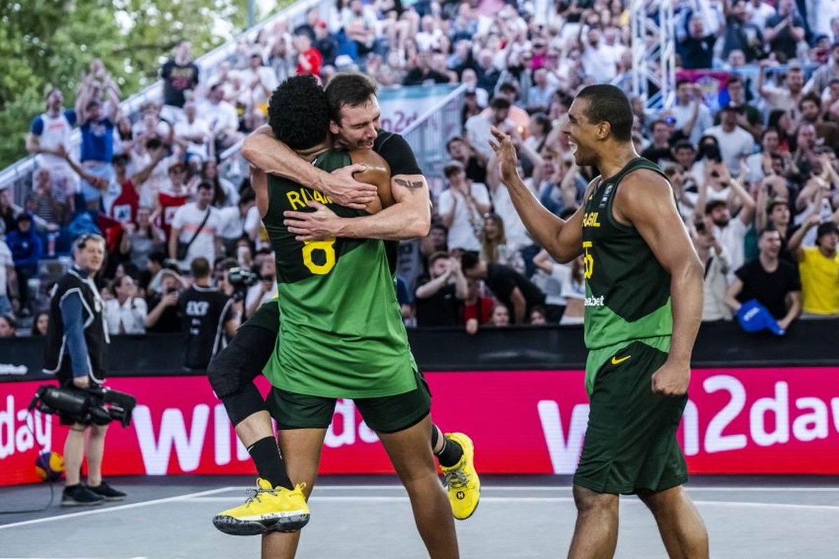 Brasil fica em 4º na Copa do Mundo de basquete 3 x 3 e comemora