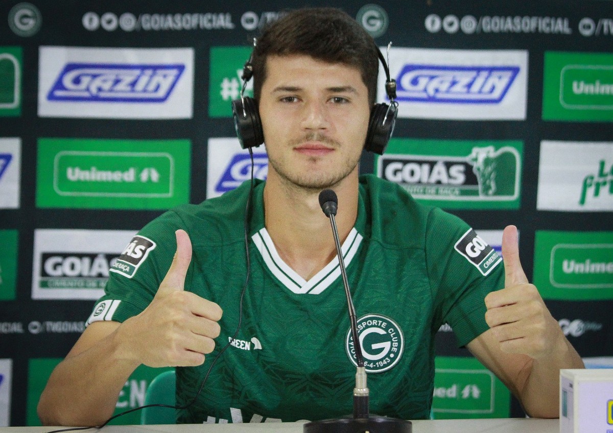 Apresentado lateral Hugo diz que chance no Goiás é o maior desafio de