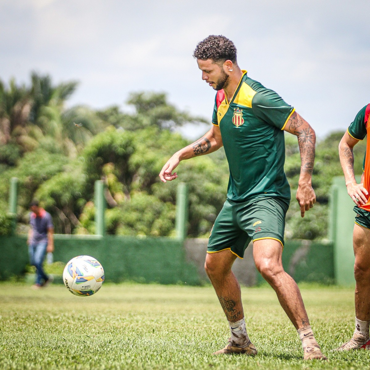Sampaio tem todo elenco à disposição para estreia de novo técnico