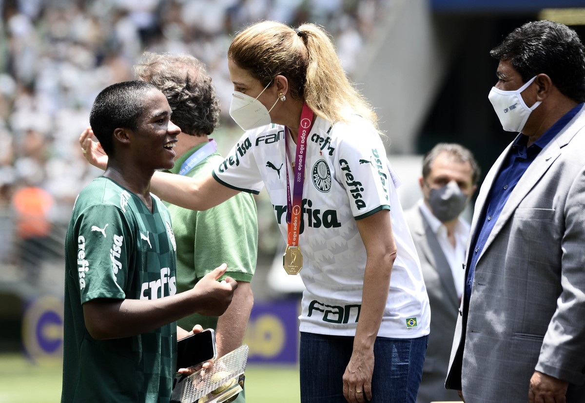 Leila nega pressão no Palmeiras para Endrick jogar e diz não ter propostas pelo atacante