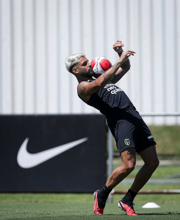 Mano faz treino tático e ensaia Corinthians para último teste antes de
