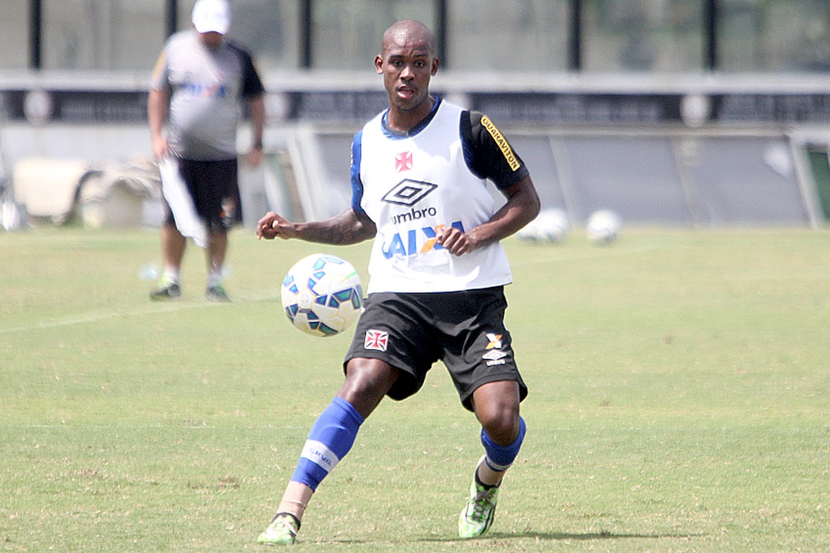passagem pelo Vasco Treze anuncia contratação do lateral Bruno