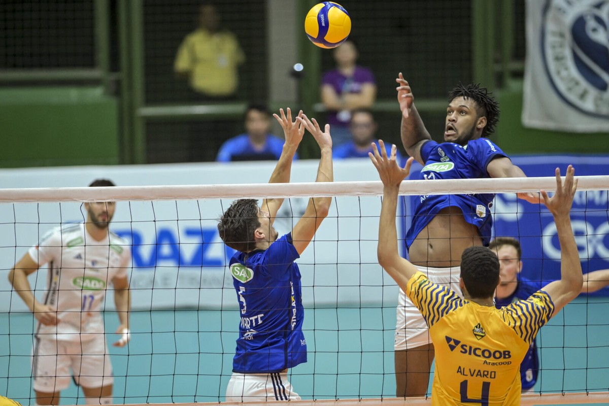 Cruzeiro vence Araguari, segue líder e invicto no Campeonato Mineiro de ...