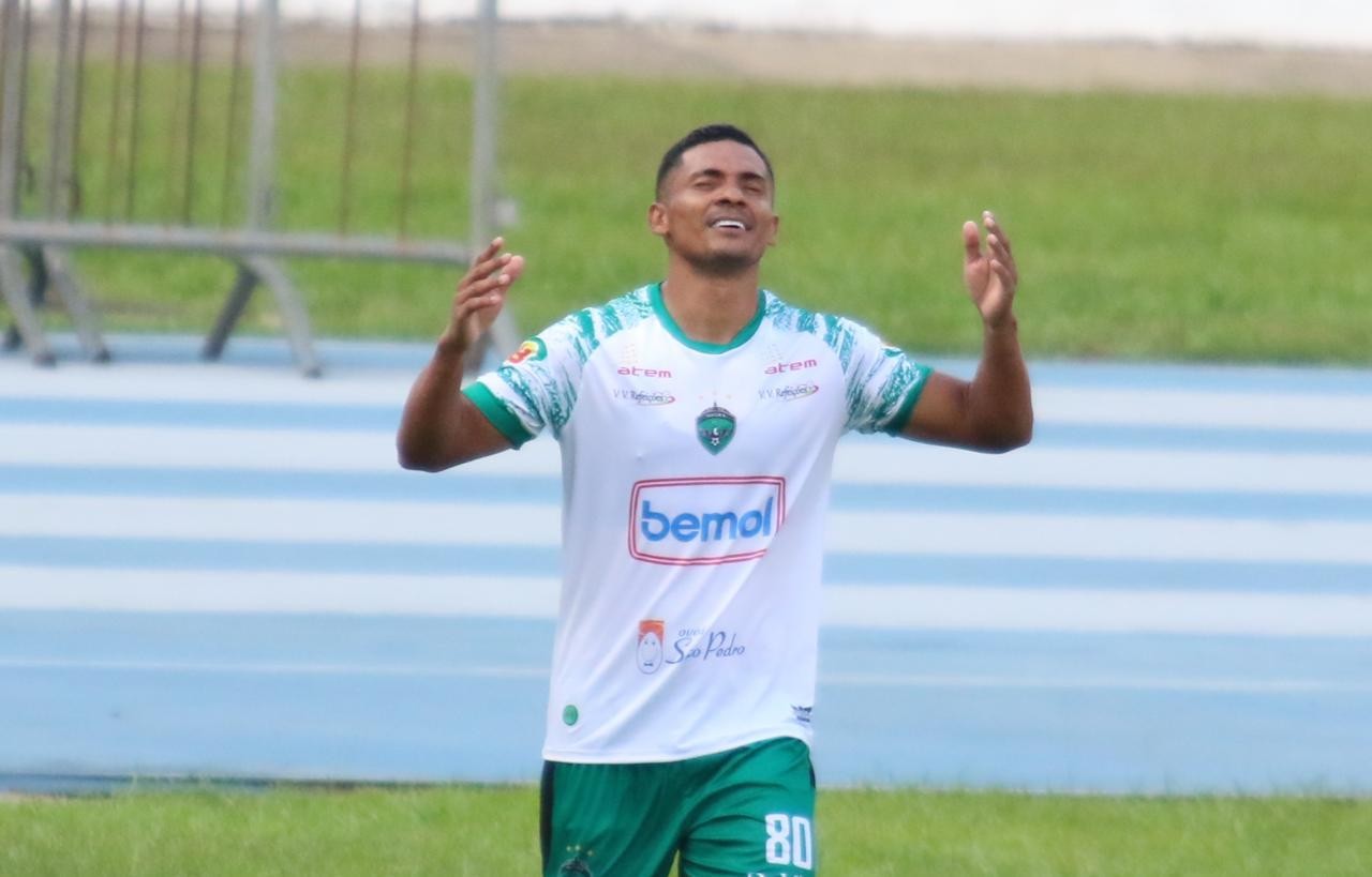 Gabriel Davis diz estar mais a vontade como segundo volante: "Me deu ...