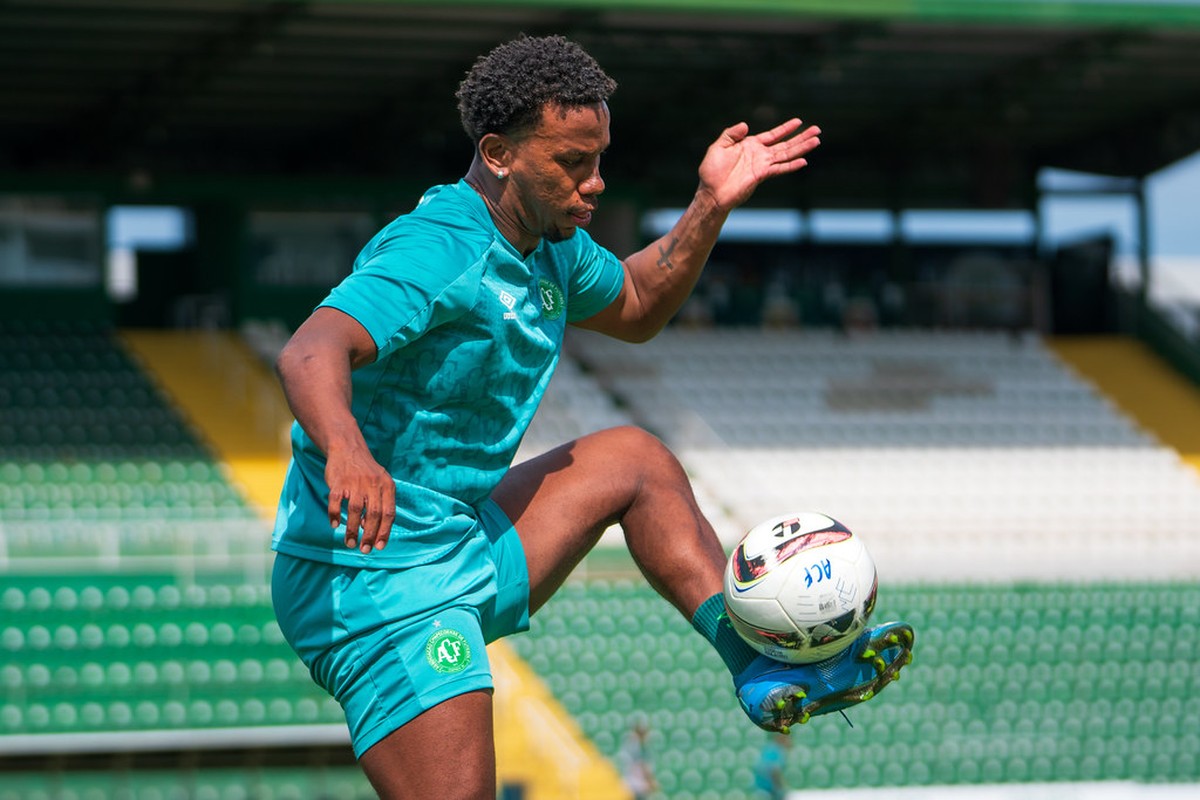 Náutico oficializa atacante Ribamar, ex-Vasco e Athletico