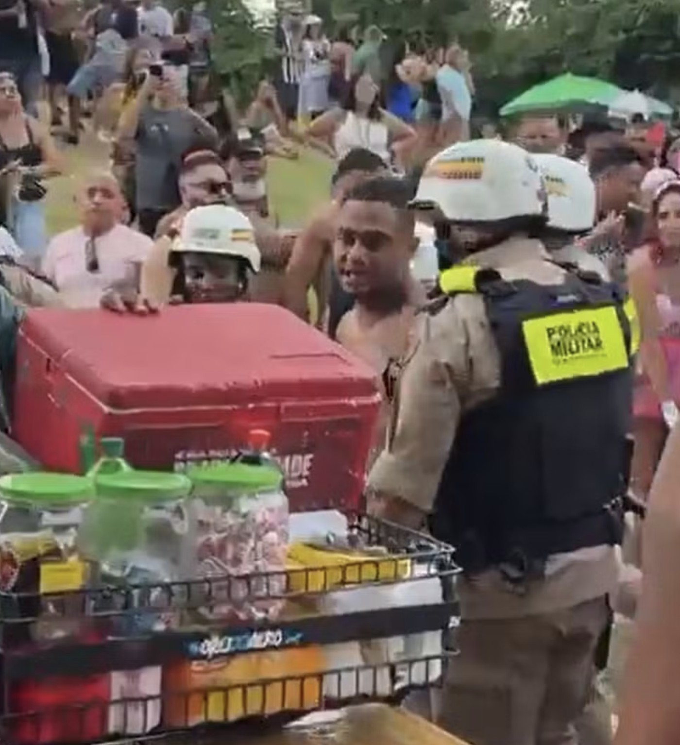 Bryan, ex-Cruzeiro e América, é preso em bloco de Carnaval em BH | Ge