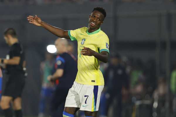 Caio Ribeiro diz que falta ousadia a Dorival e critica: "Vinicius não ...