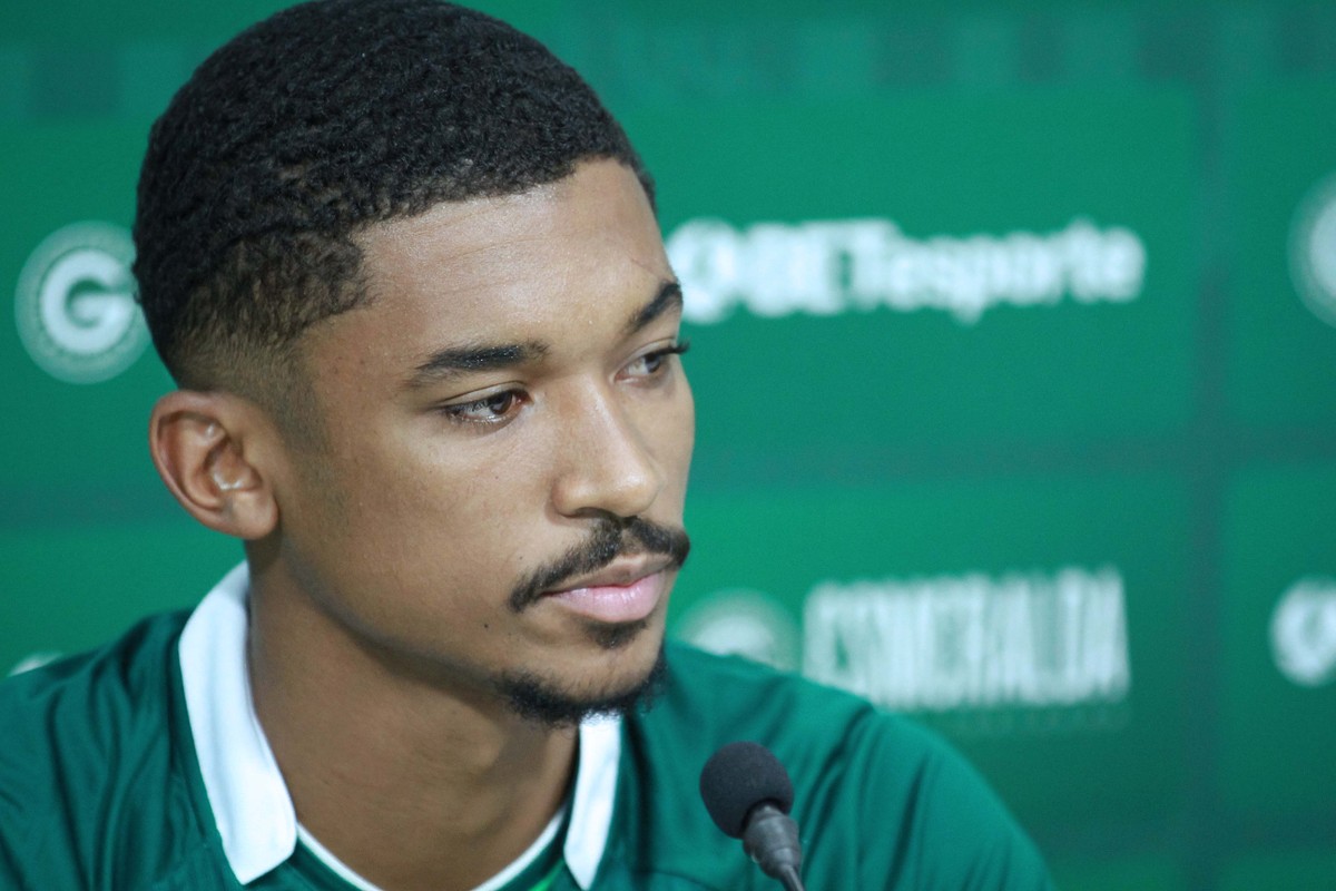 Welliton espera se firmar no Goiás e elogia qualidade do elenco: "Não ...