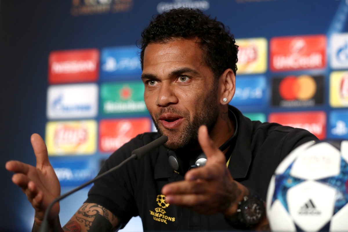 Daniel Alves diz que teve oferta do Real Madrid antes de deixar o Sevilla