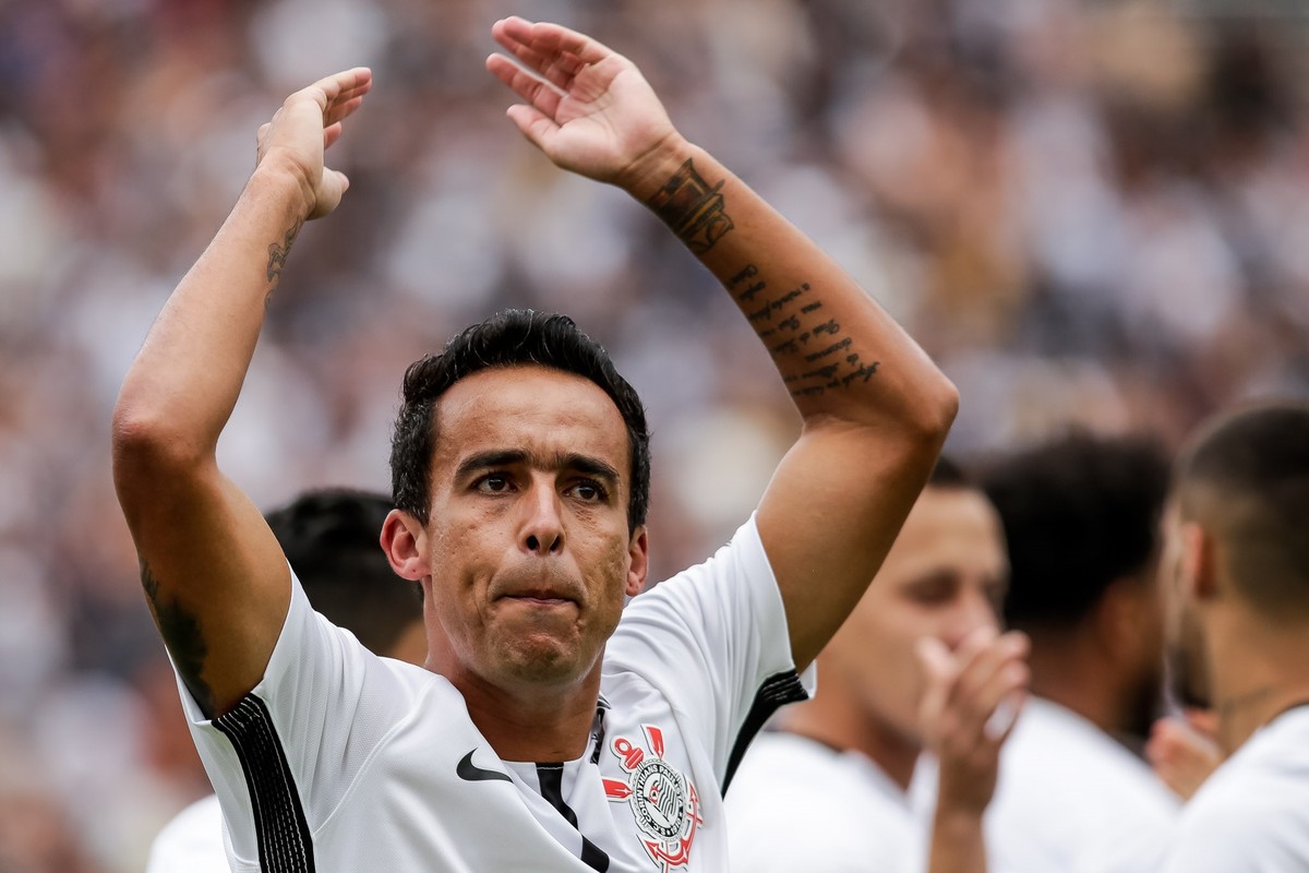 Jadson quer renovar contrato e cogita encerrar carreira no Corinthians ...
