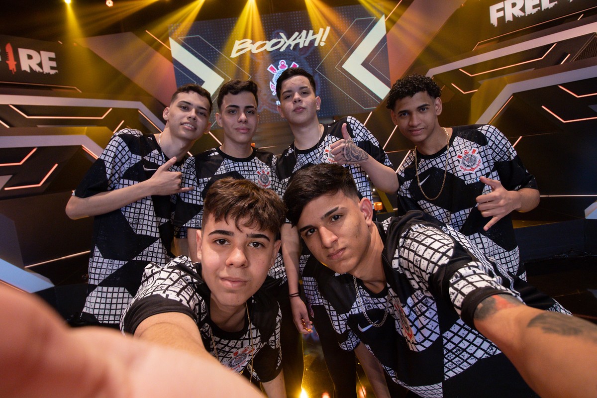 Lbff 2021 Fluxo Faz Dobradinha E Corinthians Retoma Topo Free Fire Ge