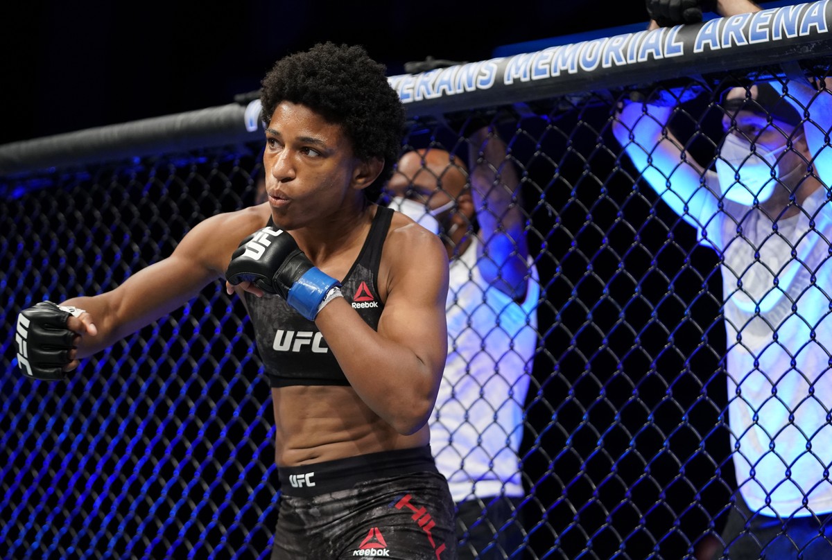 Primeira americana negra em luta principal do UFC, Angela Hill quer ...