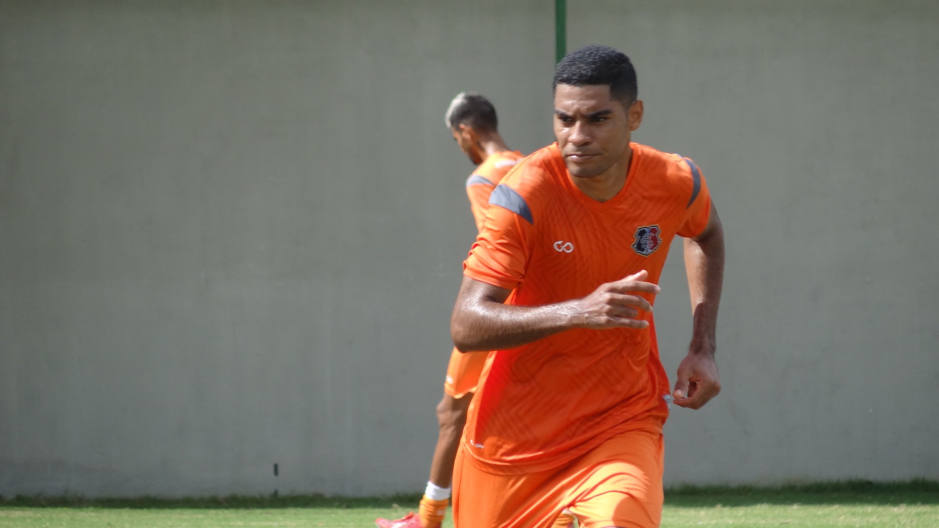 No Santa Cruz, Daniel Costa é regularizado e será relacionado para ...