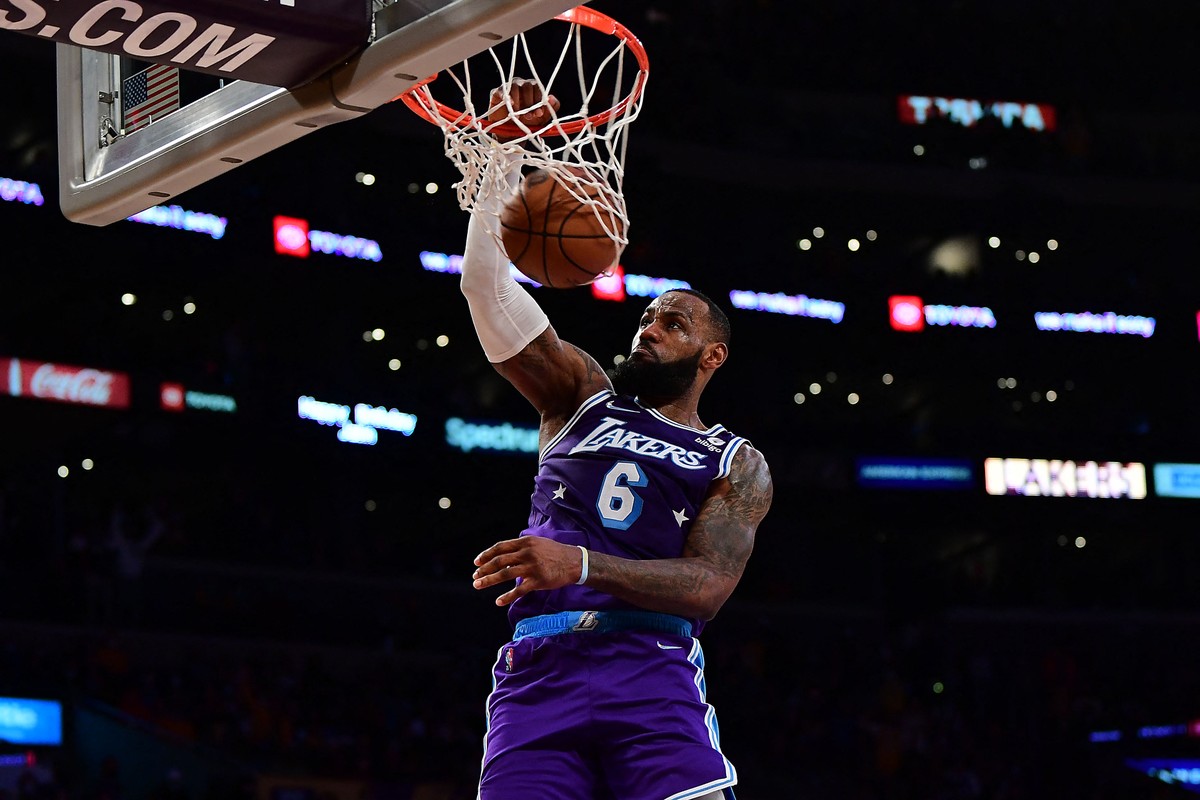 NBA tem o ladrão LeBron James no top 10 e cesta do meio da quadra | nba ...