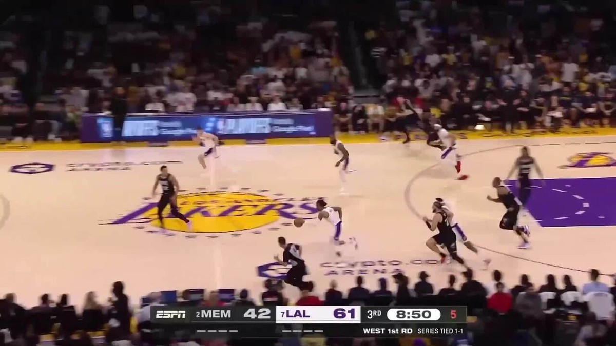 LeBron dá enterrada espetacular em vitória dos Lakers nos playoffs da ...