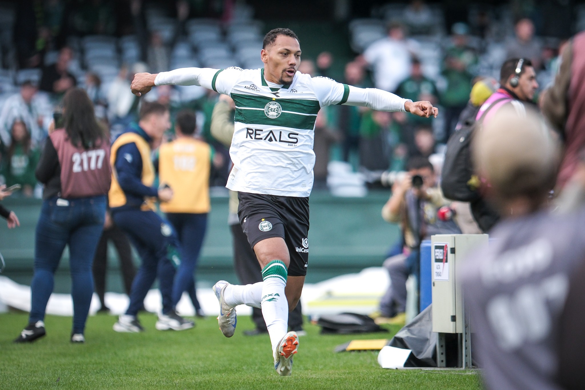 Alex Silva sofre lesão e desfalca Coritiba na Série B