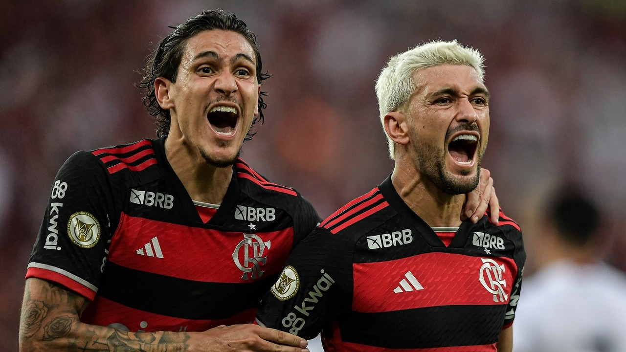 Varela sente dores no quadril direito e será reavaliado pelo Flamengo ...