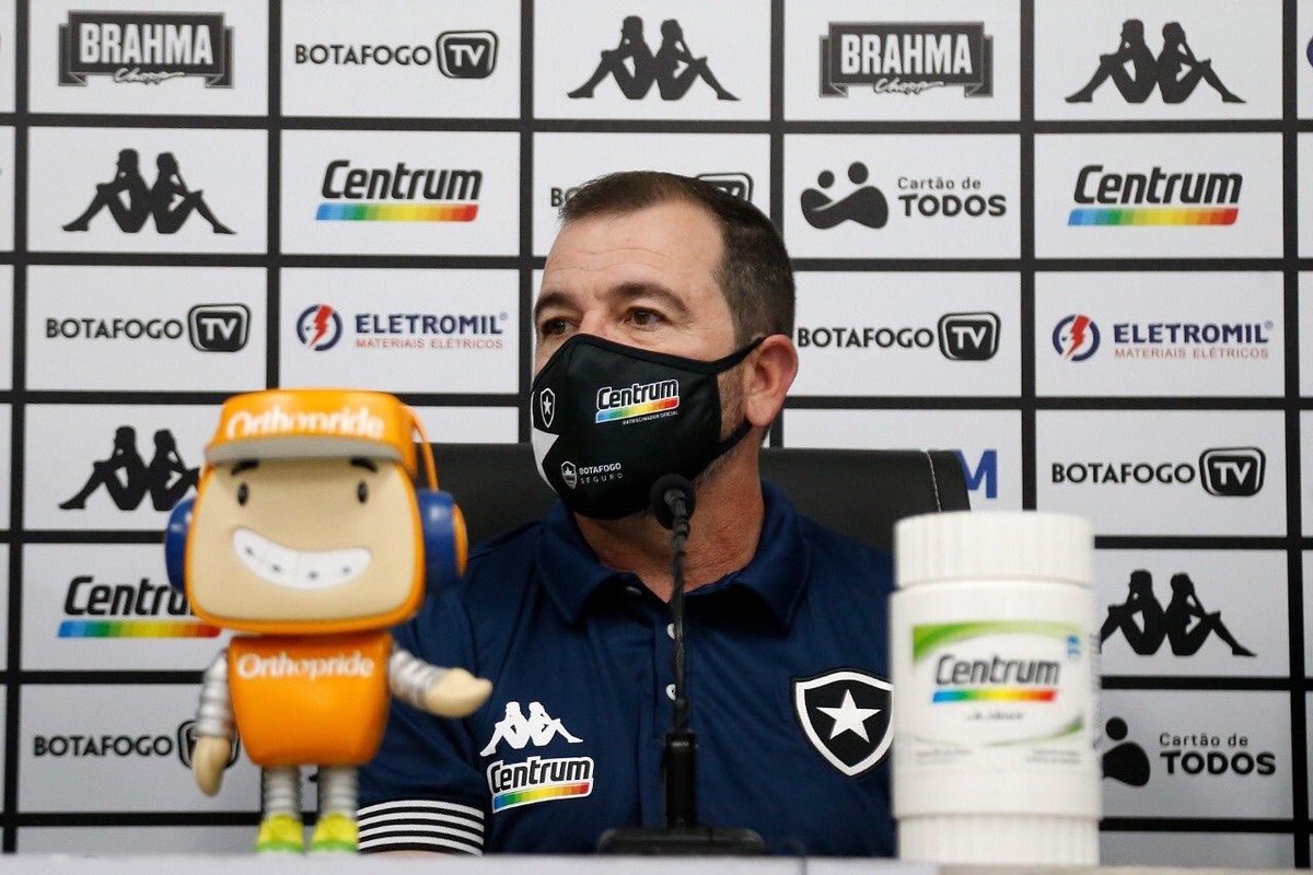 Enderson traça meta no Botafogo: "Não somente o retorno à Série A, mas ...