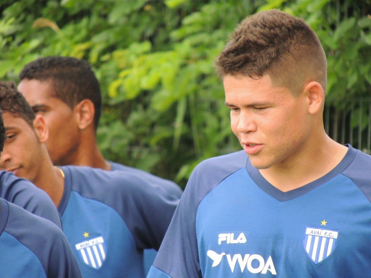 Taubaté anuncia dois reforços para Copa Paulista e dispensa dois ...