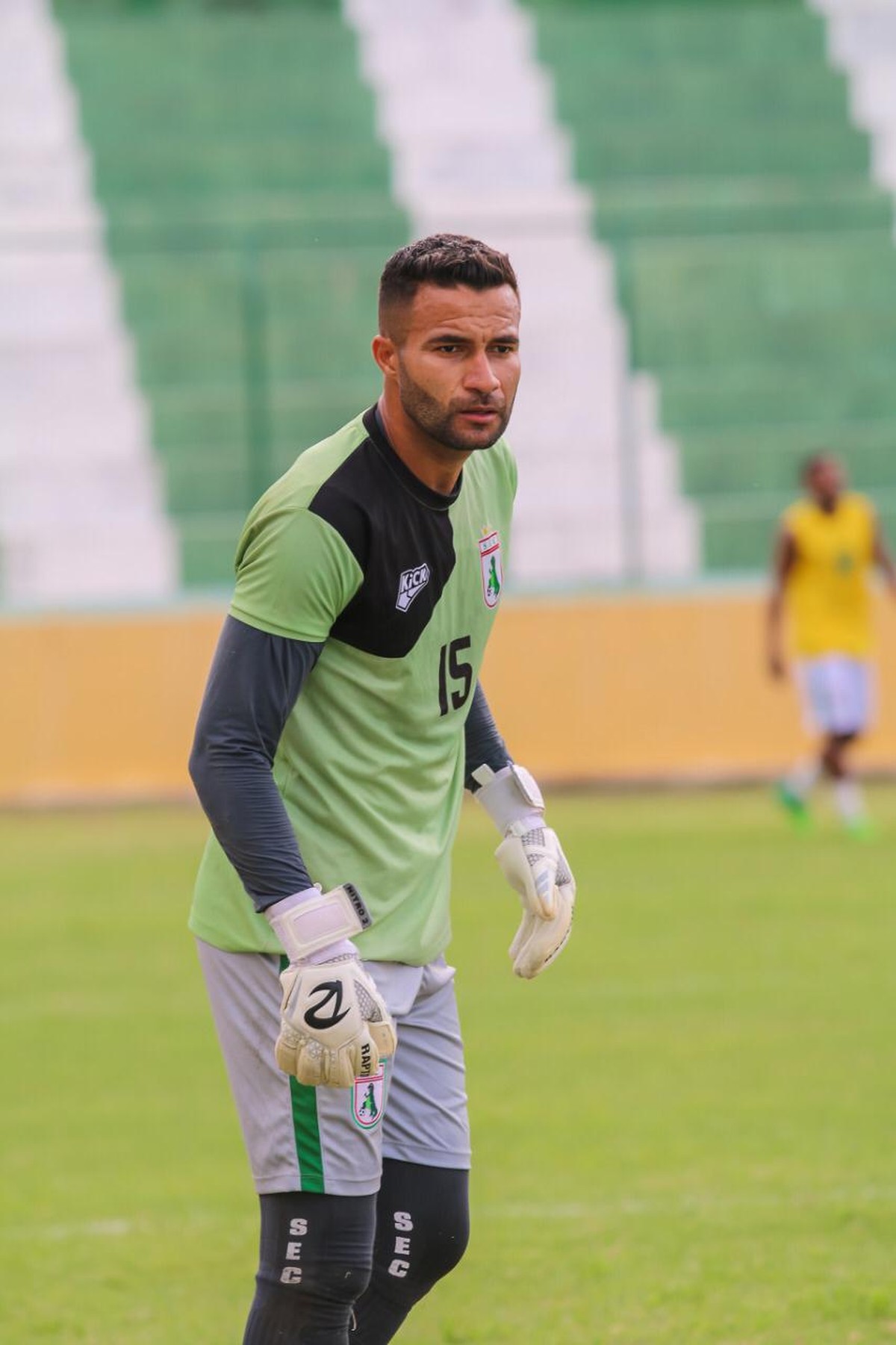 Camilo admite sensação esquisita por jogar sem torcida e concorda com ...