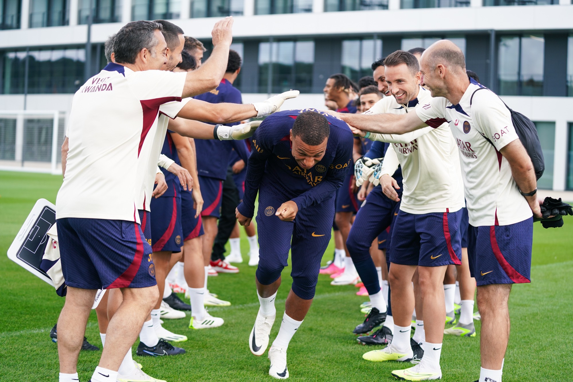 Presidente do PSG garante permanência de Mbappé: "Está de volta" | Ge