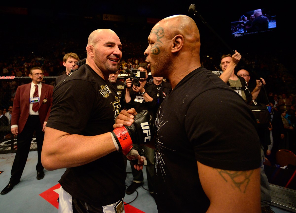 Glover sonha treinar com Mike Tyson e diz que pedirá a técnico ...