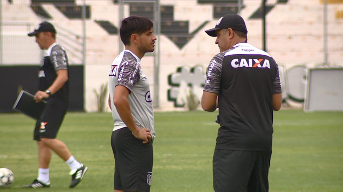 Mesma estrutura, trocas pontuais no time: como Chamusca projeta estreia ...