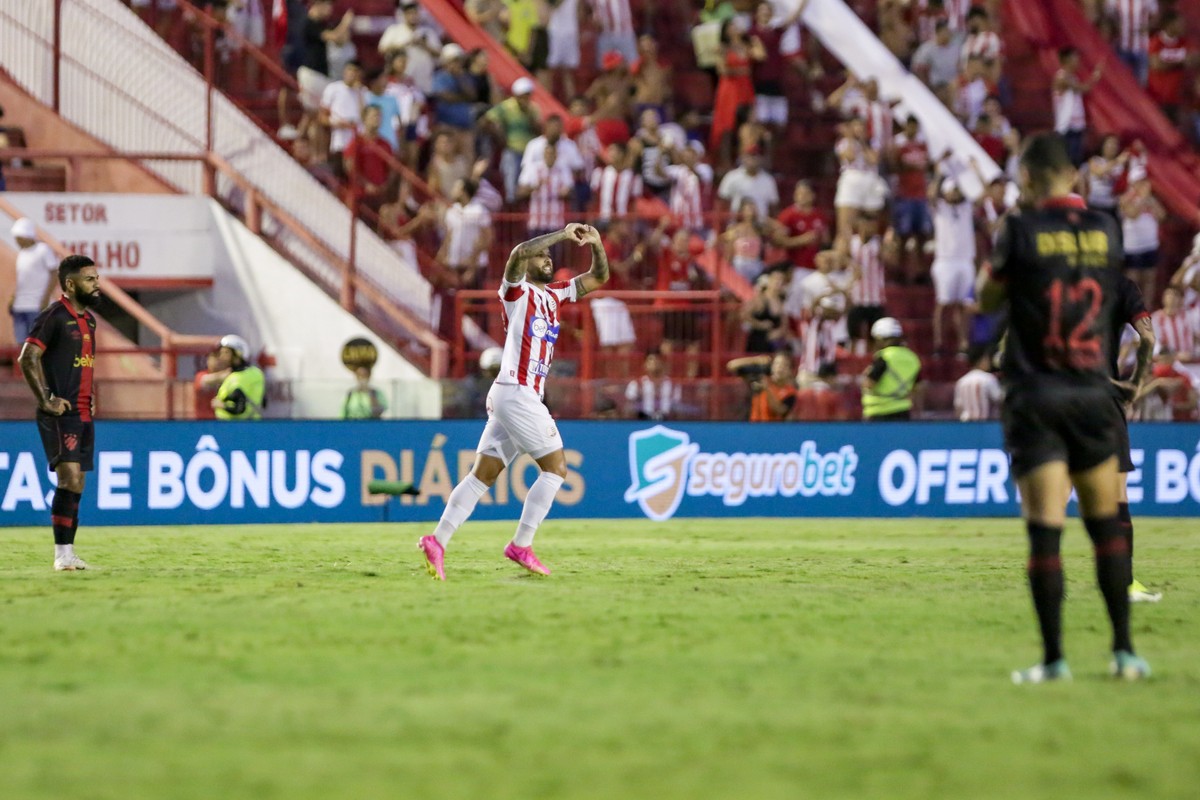 Único atleta titular em todos os jogos, Patrick Allan ainda tenta ...
