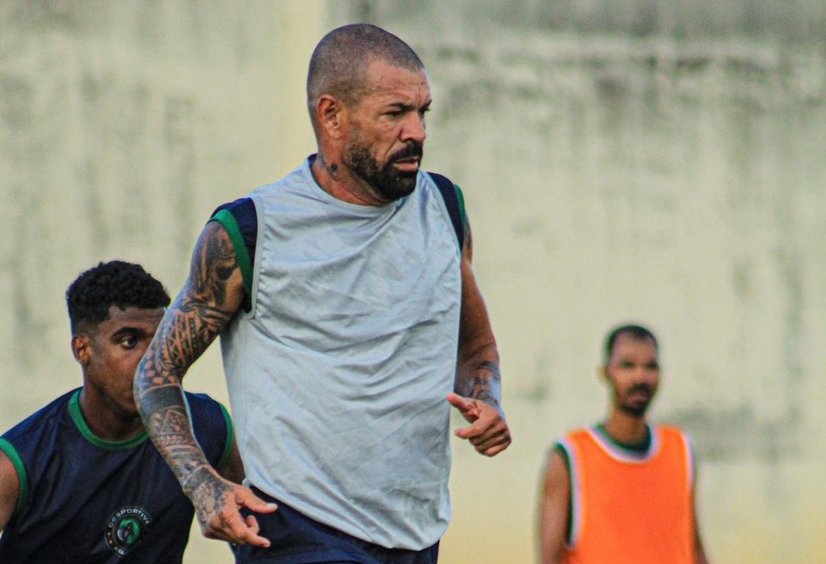 Uma semana após retornar da aposentadoria, ex-Fla, Bota e Timão pede ...