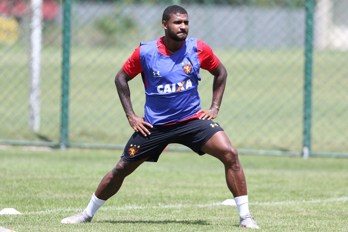 Após ter sido liberado, Sammir volta para o DM do Sport e para por três ...