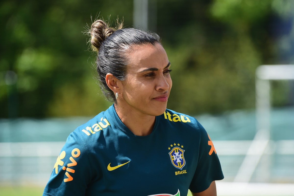 Vadão confirma Marta como titular contra a Itália, mas craque não se ...