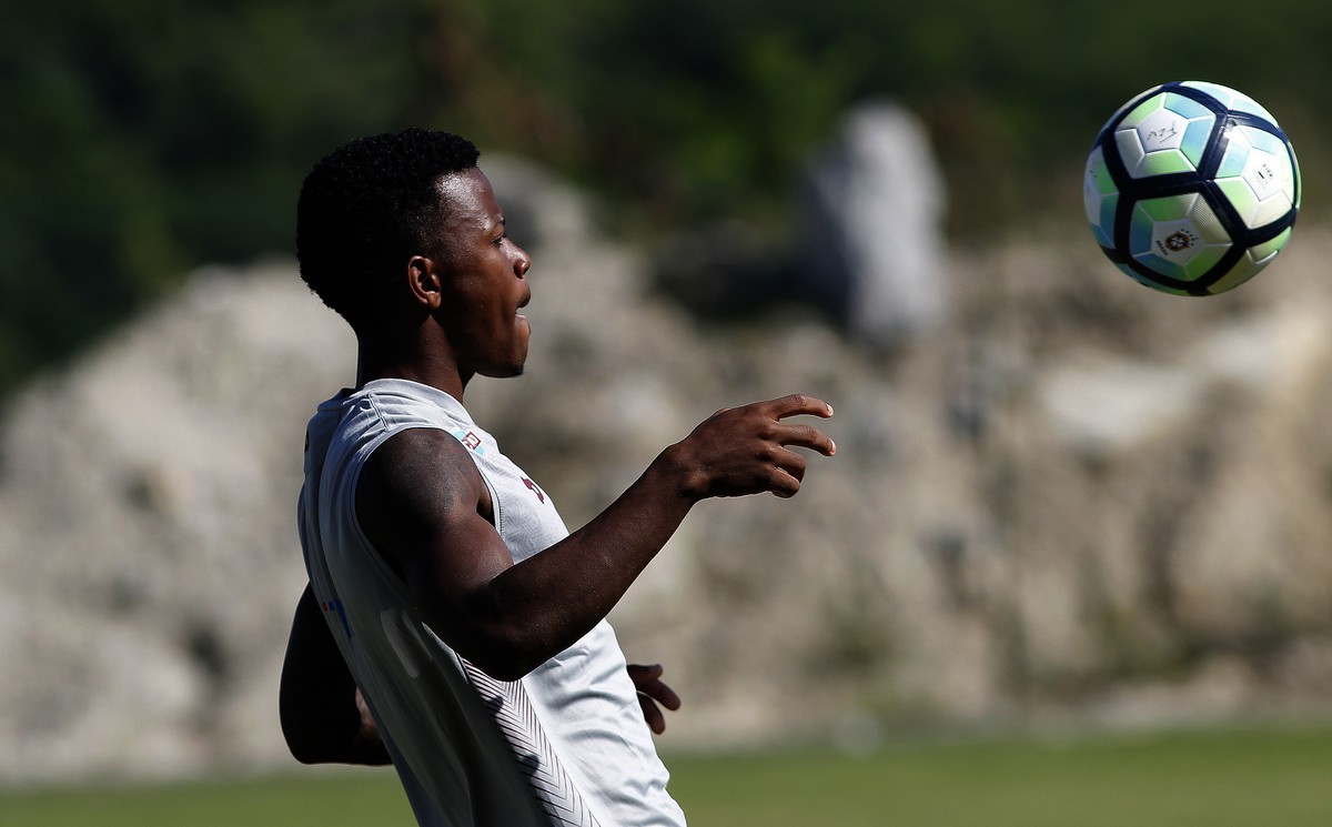 Calazans espera nova cirurgia, e recuperação é estimada em oito meses ...