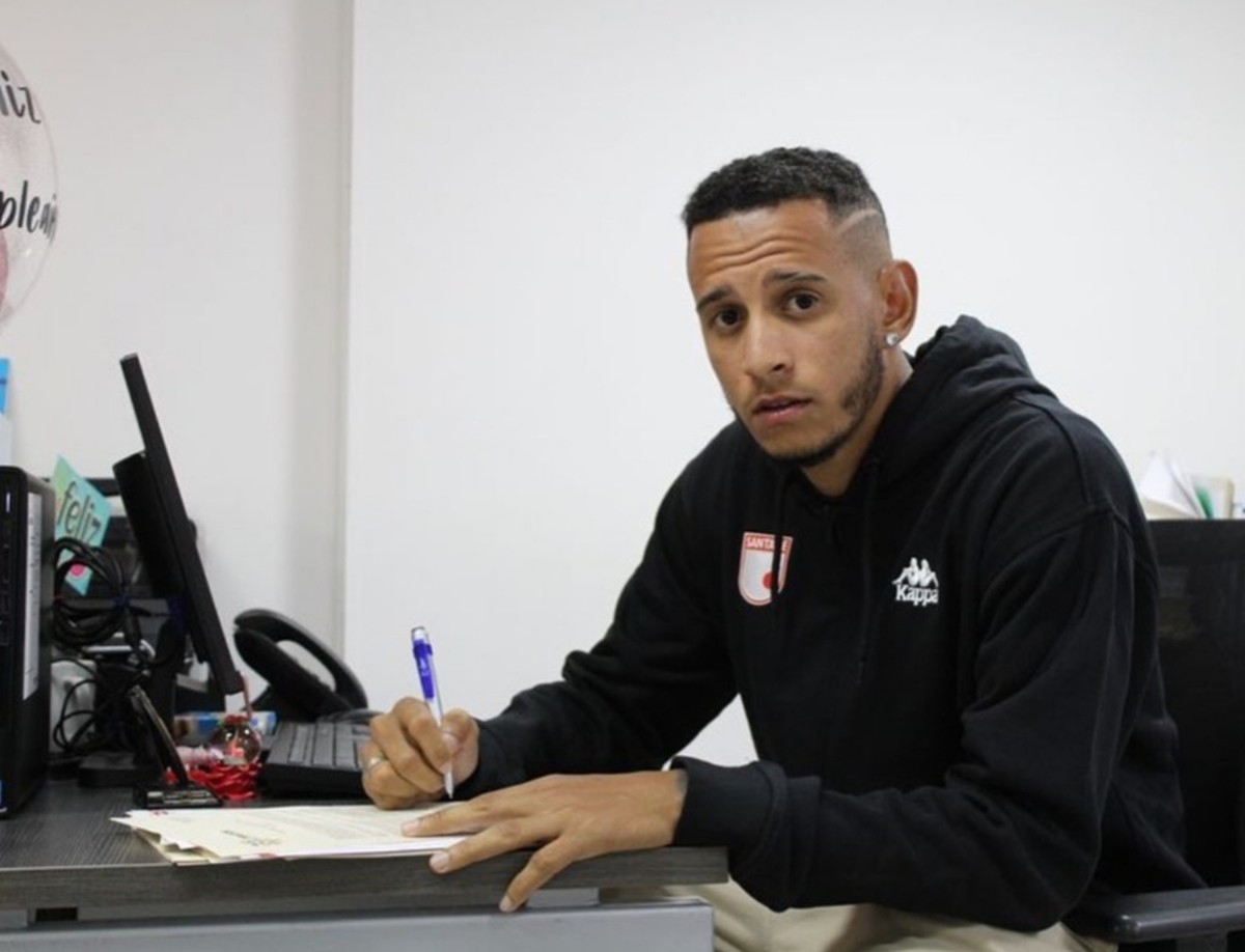 Atacante Marcus Vinícius, já convocado pelo Bahrein, reforça o Santa Fé ...