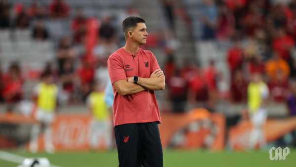 Barbieri estreia com vitória pelo Athletico e enaltece força mental do ...