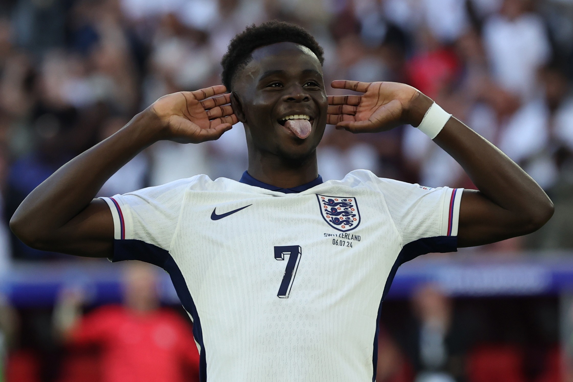 Saka vive redenção na Inglaterra três anos após erro em final da Euro | Ge