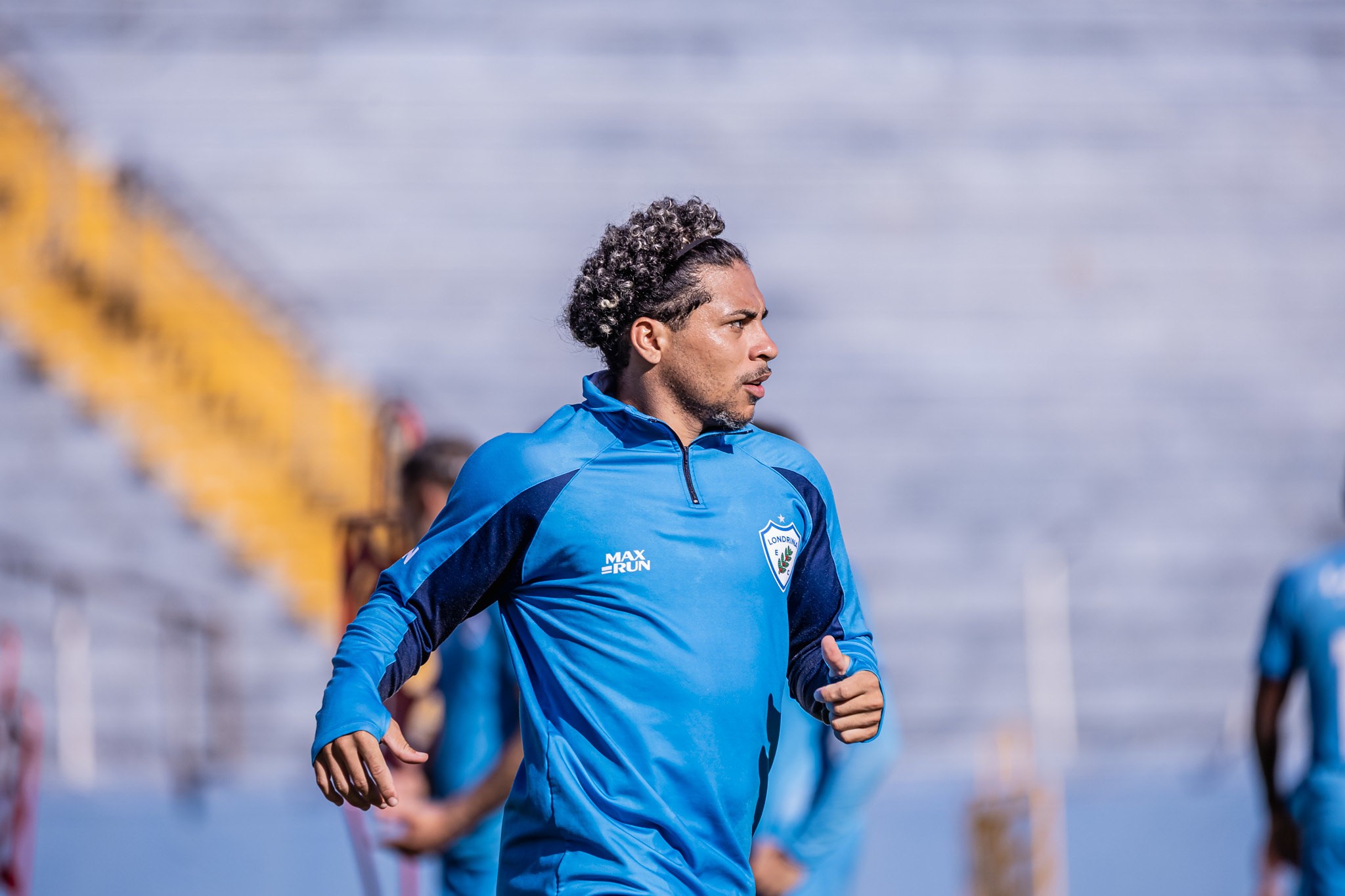 Vitor Jacaré comemora volta aos gramados após mais de um ano | Ge