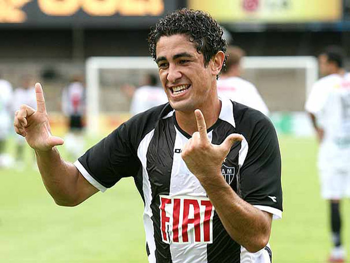 Após dez anos, Vanderlei comenta 4 a 0 sobre rival e gol com Fábio de ...
