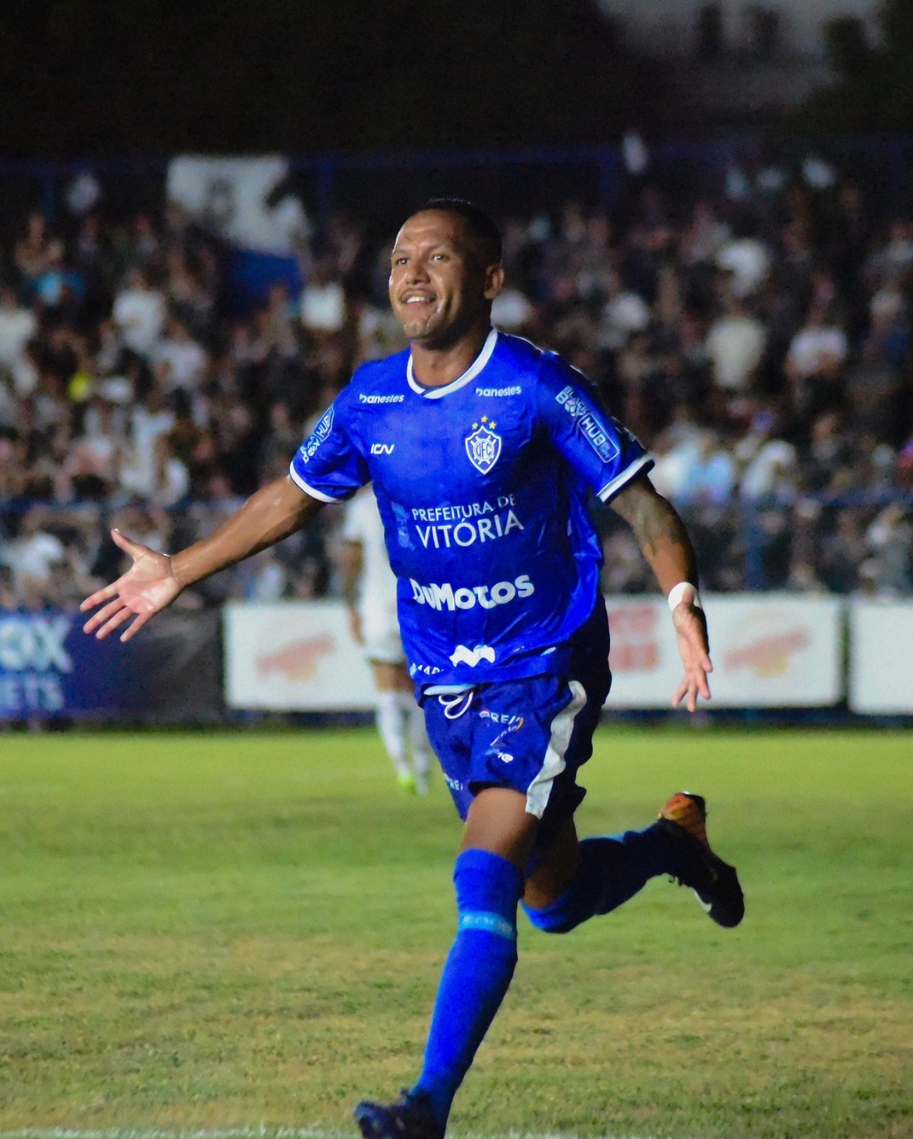 Carlos Vitor ressalta força ofensiva do Vitória-ES, após goleada e ...