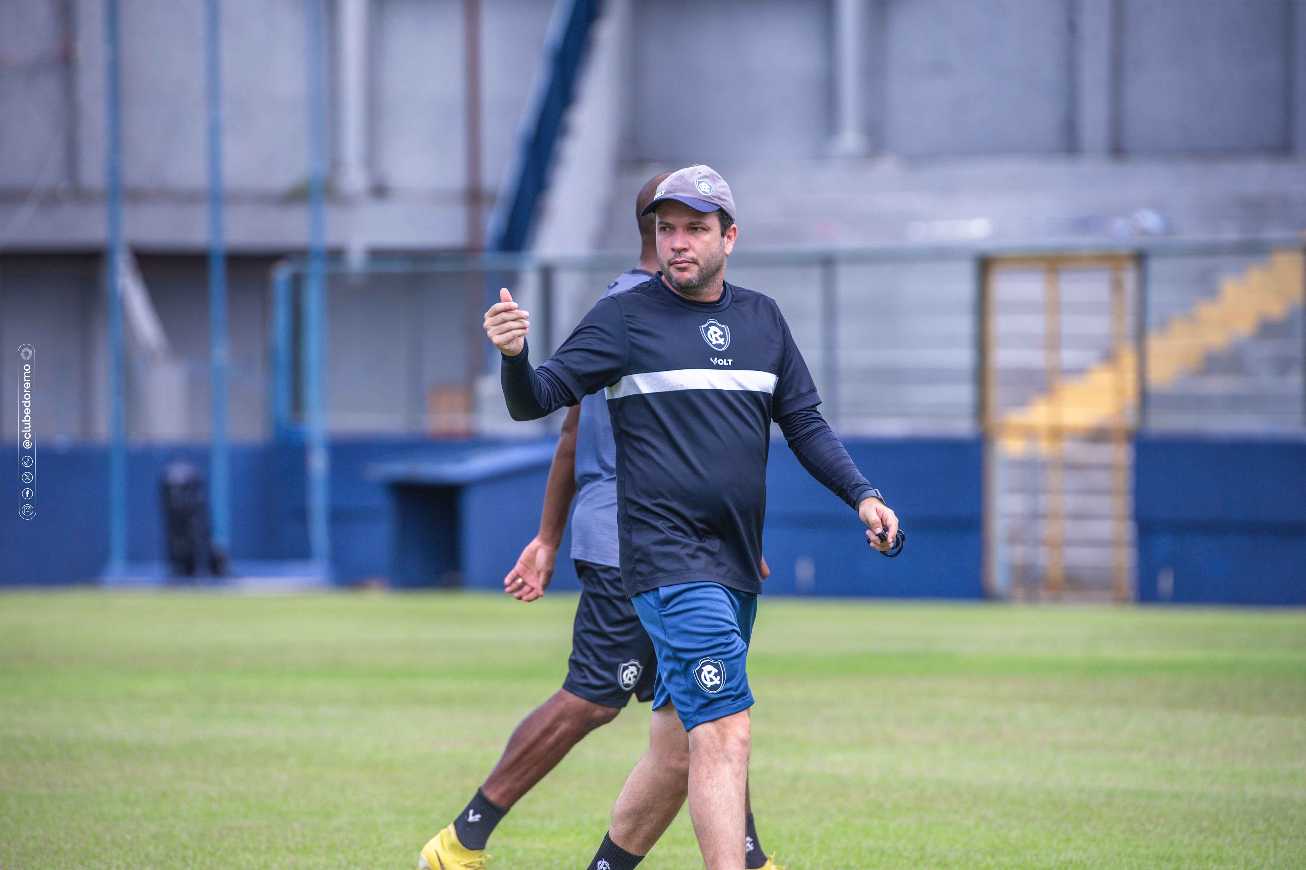 Remo informa que técnico Daniel Paulista pediu desligamento de forma ...