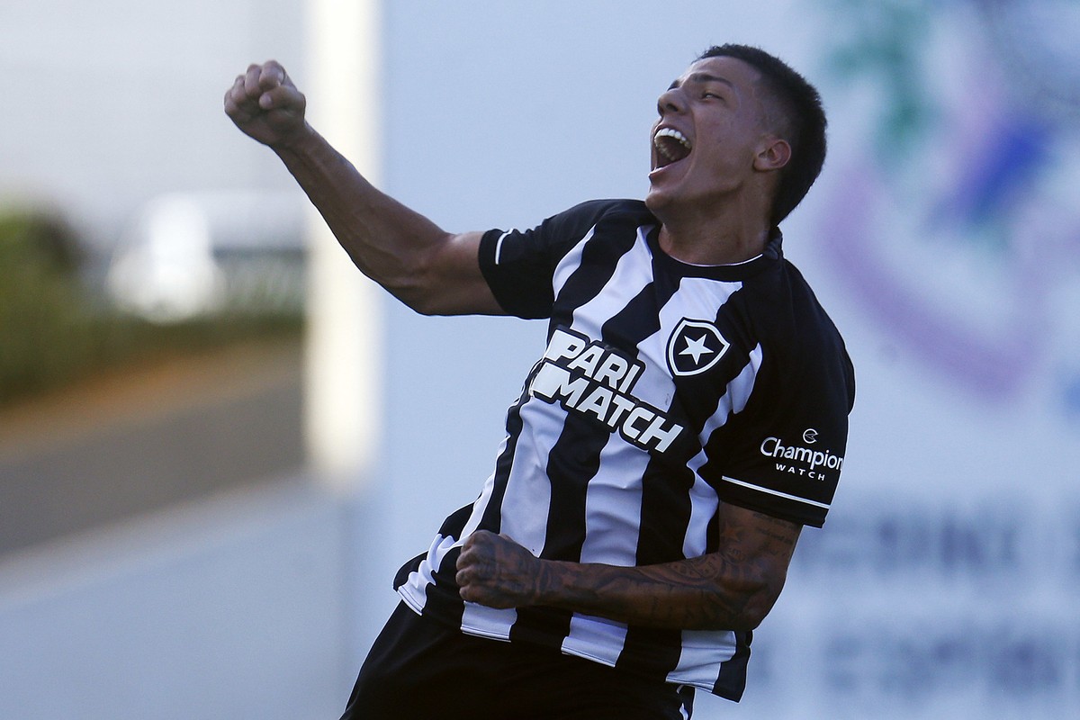Após primeiro gol, Carlos Alberto planeja novos passos no Botafogo: "No ...