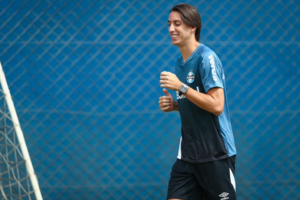 Geromel passa por cirurgia no joelho e inicia processo de recuperação ...