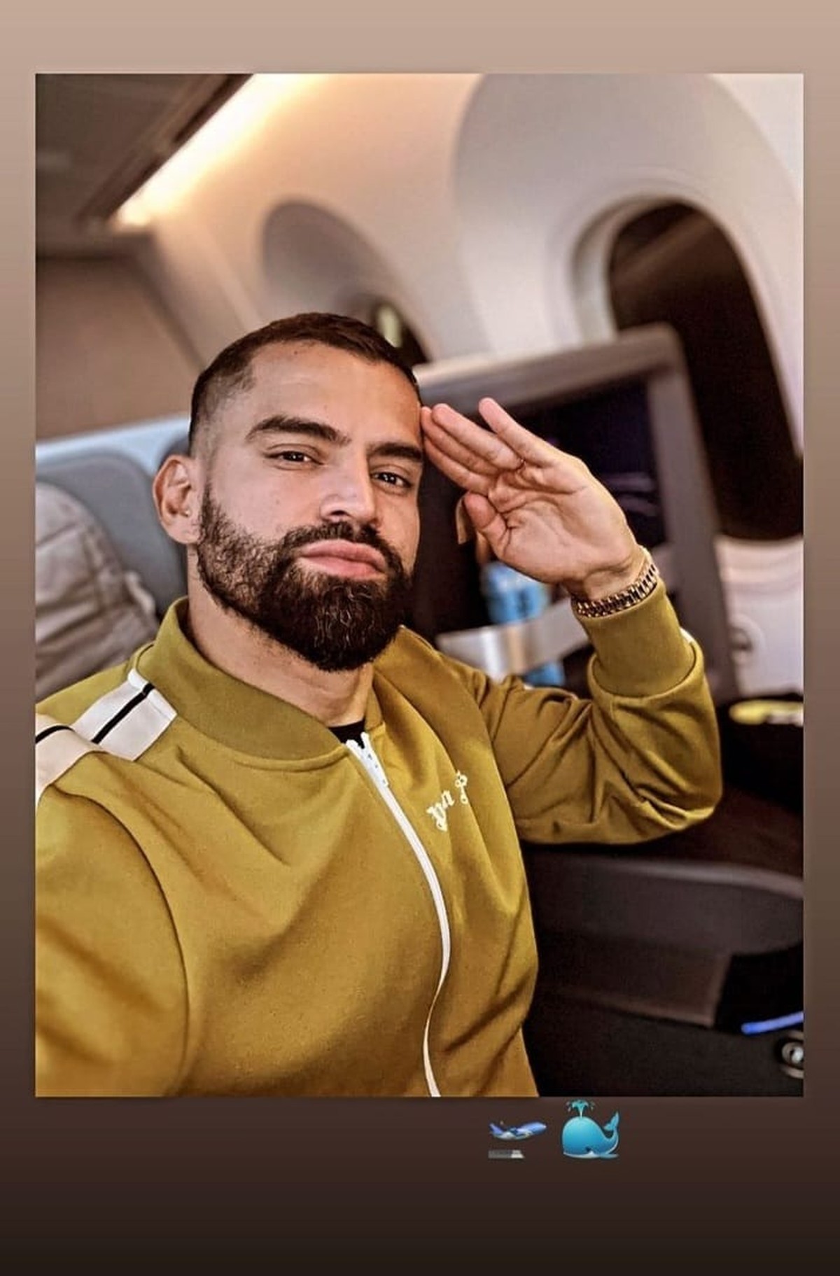 Reforço do Santos, Tomás Rincón posta foto no avião rumo ao Brasil ...