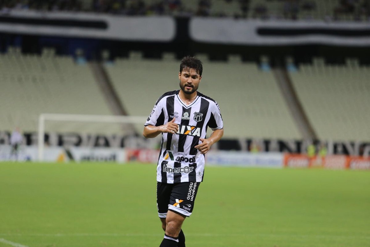 Titular pela primeira vez, Pedro Ken festeja vitória do Ceará na ...