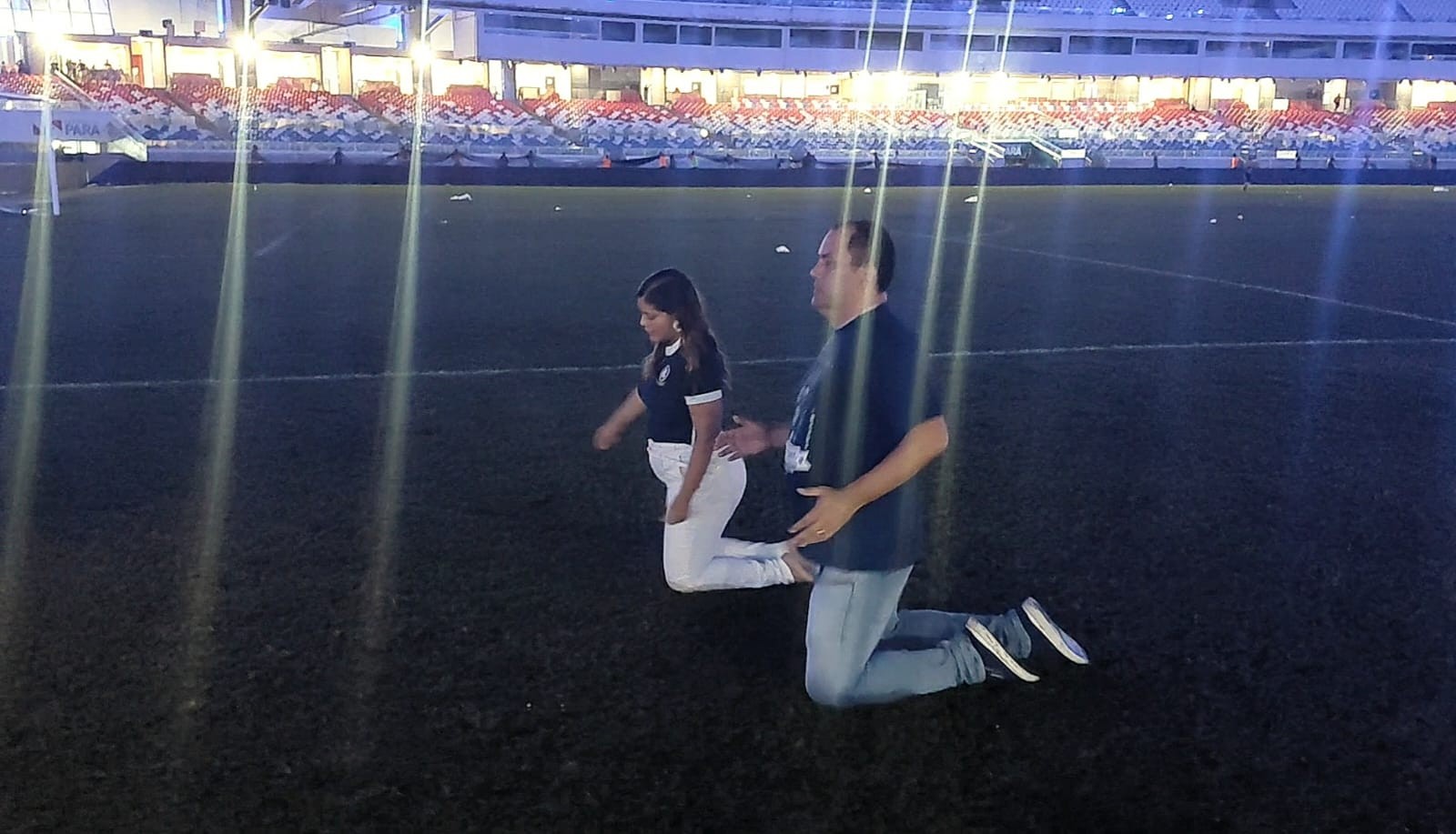 Acesso do Remo: Artilheiro e vice cumprem promessa de joelhos | Ge