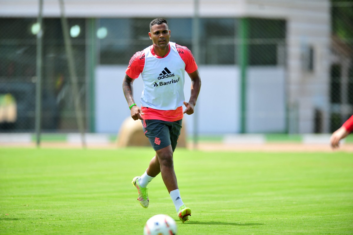 Inter anuncia rescisão de contrato com Mikael | internacional | ge