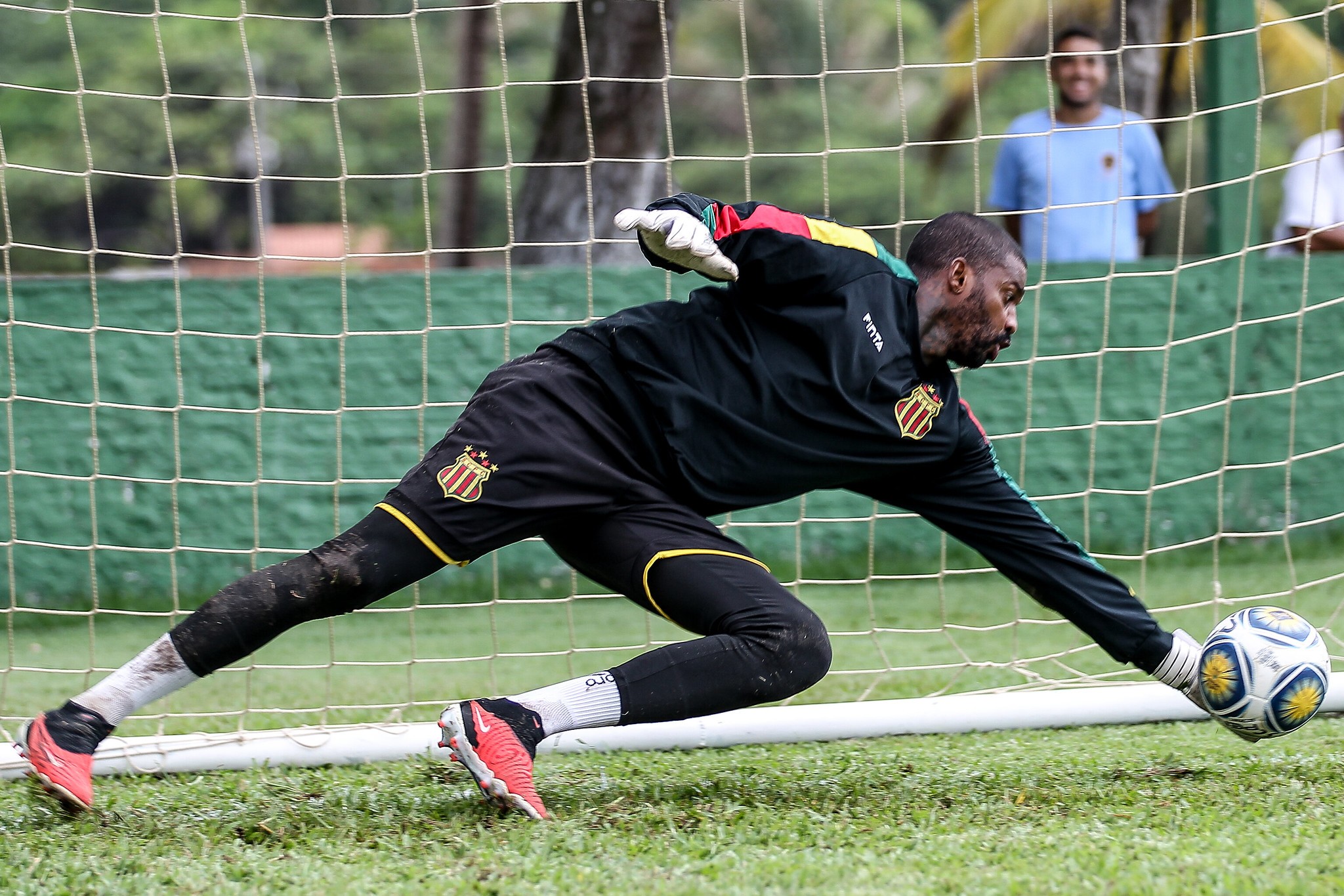 Aos 40 anos, goleiro Felipe se despede do Sampaio para assinar com time ...