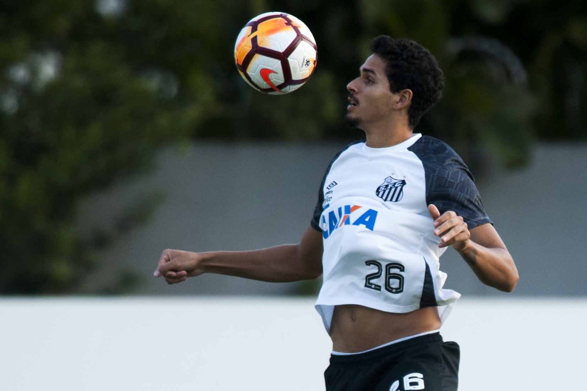 Lucas Veríssimo volta a treinar com bola e pode ser novidade do Santos ...