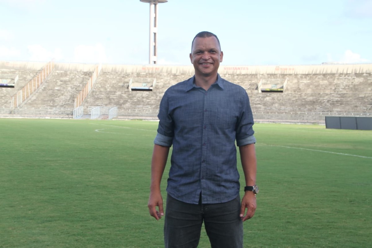 Warley admite que precisa estudar mais para repetir como técnico o ...